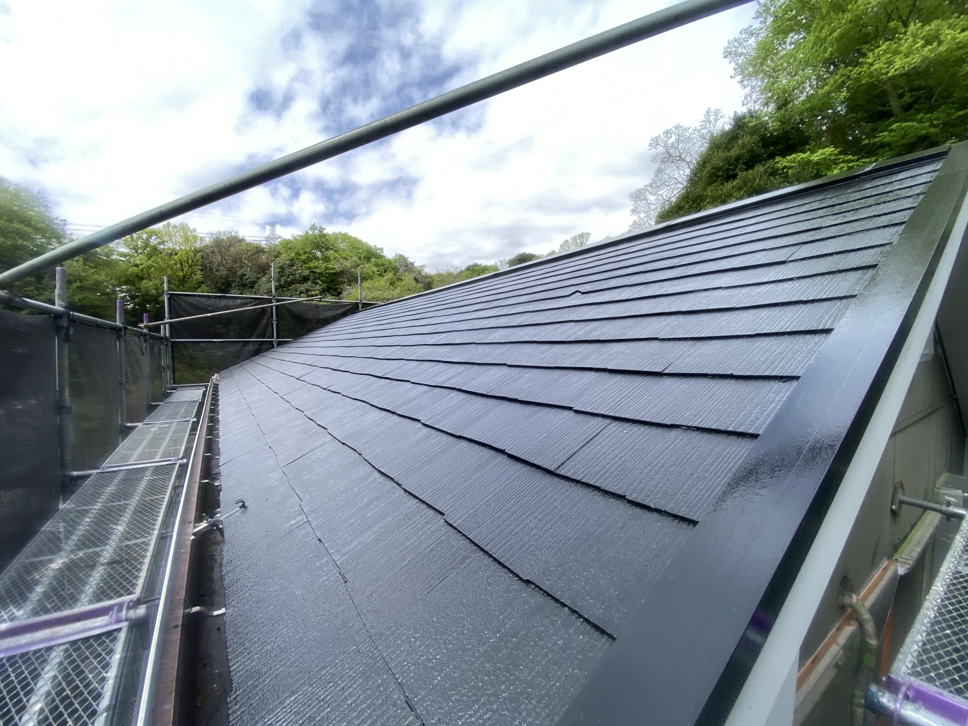 スレート屋根の塗装費用はいくら？実際の見積もり事例を紹介 - ヤネット